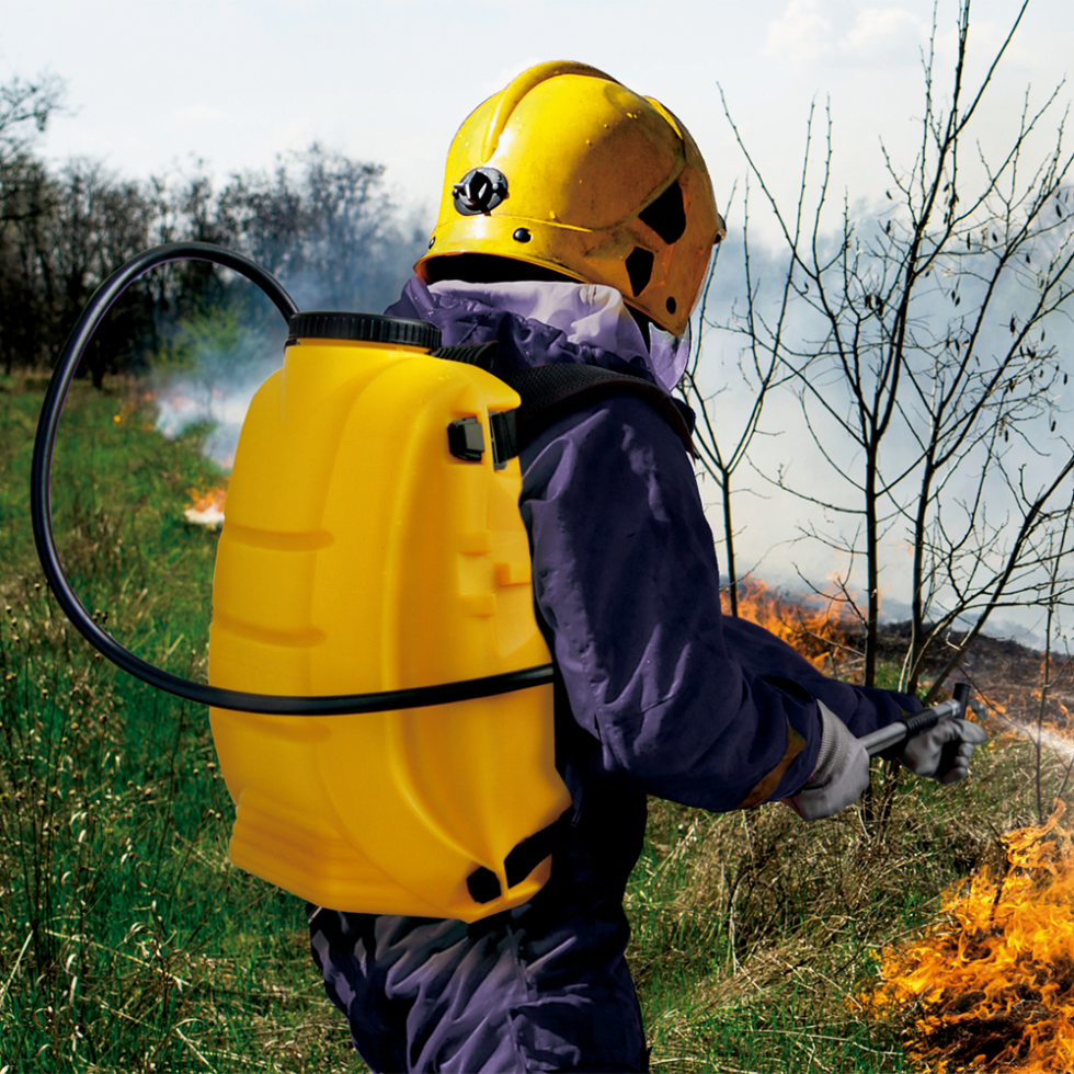 Seau pompe rigide de lutte contre les feux de forêts